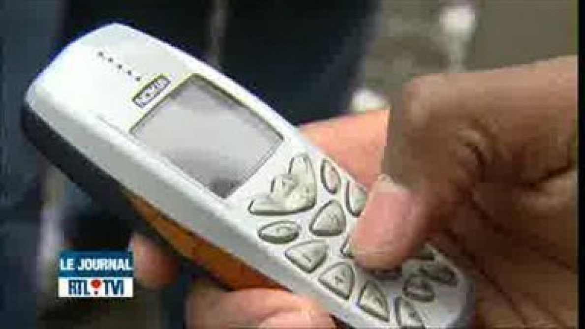 Interdiction des GSM à l'école primaire. | RTL Info