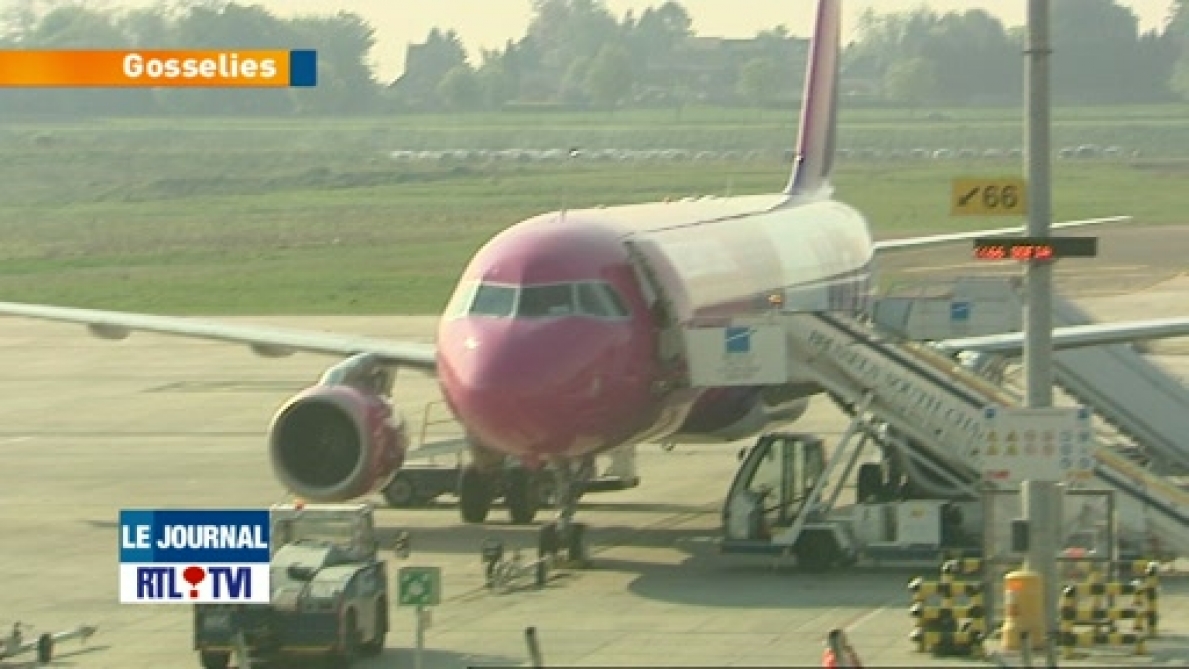 Evacuation d'un avion à l'aéroport de Charleroi suite à une alerte à la ...