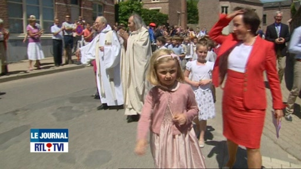 La famille royale était réunie pour la communion de la princesse Louise ...