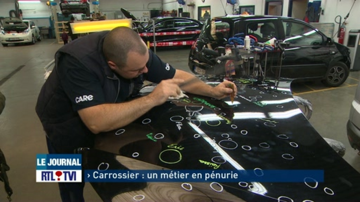 A la découverte du métier de carrossier | RTL Info