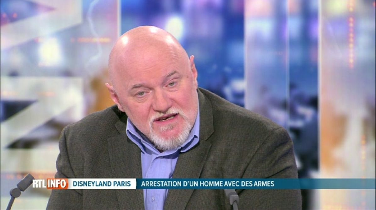 Claude Moniquet revient sur l'arrestation d'un suspect armé à ...