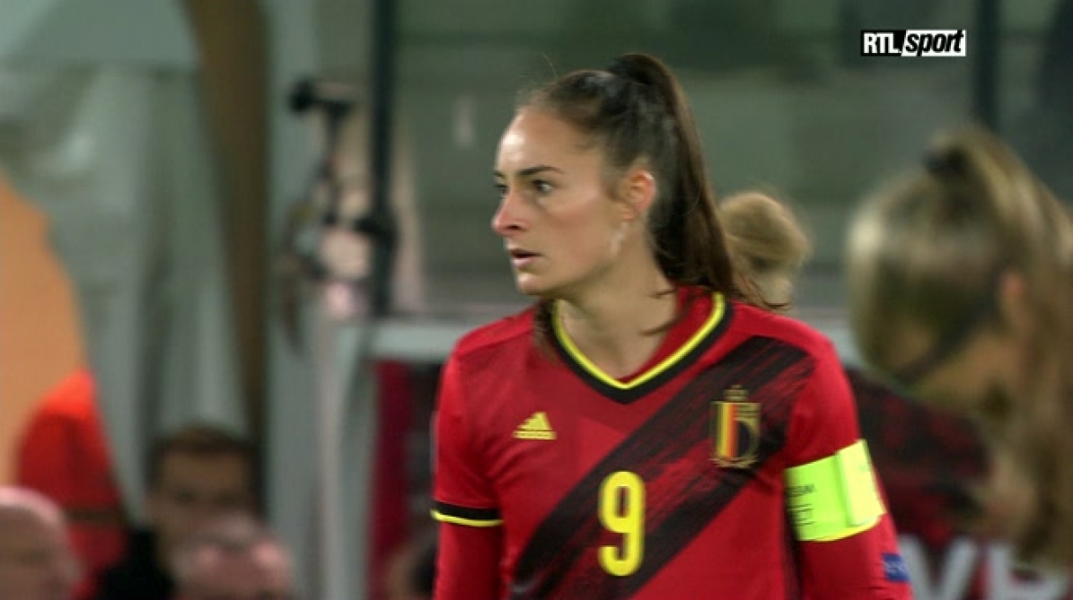 Les Red Flames portent le nouveau maillot des équipes nationales de ...