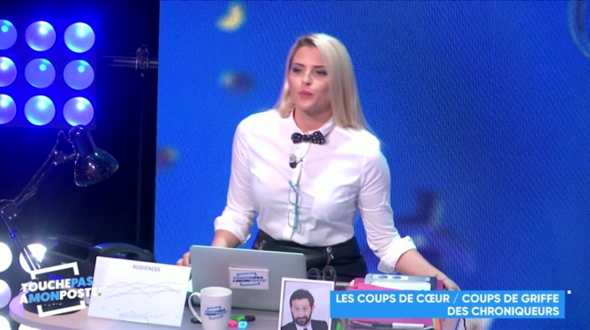 Kelly Vedovelli dévoile accidentellement sa culotte? Elle dément cette ...