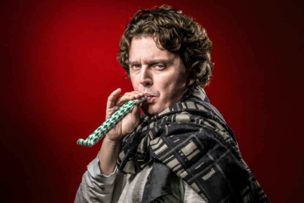 L'humoriste belge Alex Vizorek animera les Molières 2019 | RTL Info