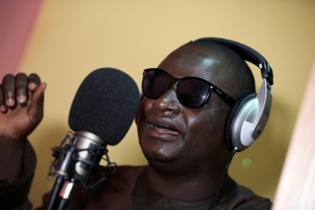 Yahaya Makaho, mendiant des rues devenu chanteur pop dans le nord du ...