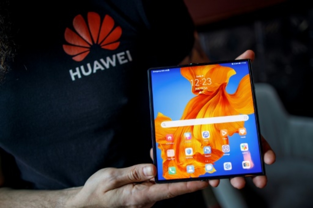 Huawei sort la nouvelle version de son mobile pliable, à un prix très ...