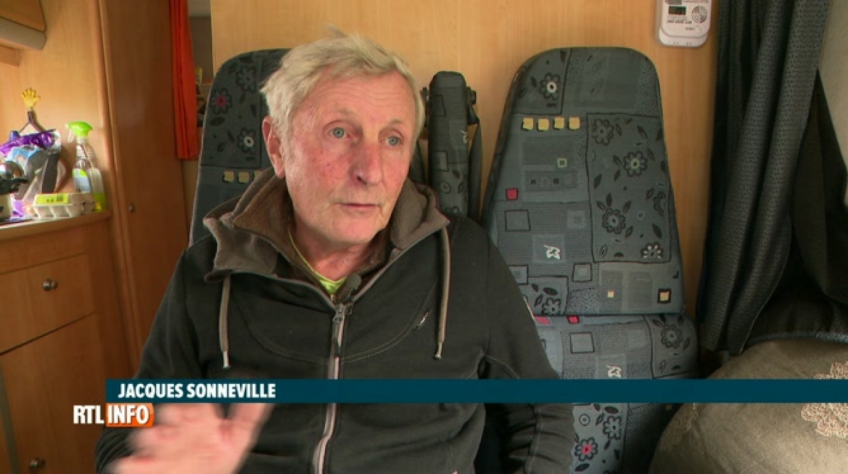 Jacques décide de vivre dans son camping car pour réduire ses factures ...