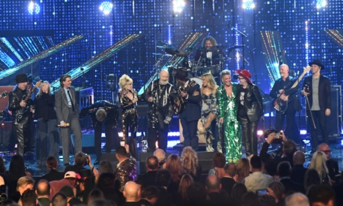 "Je suis une rock star maintenant" : Dolly Parton et Eminem entrent au ...