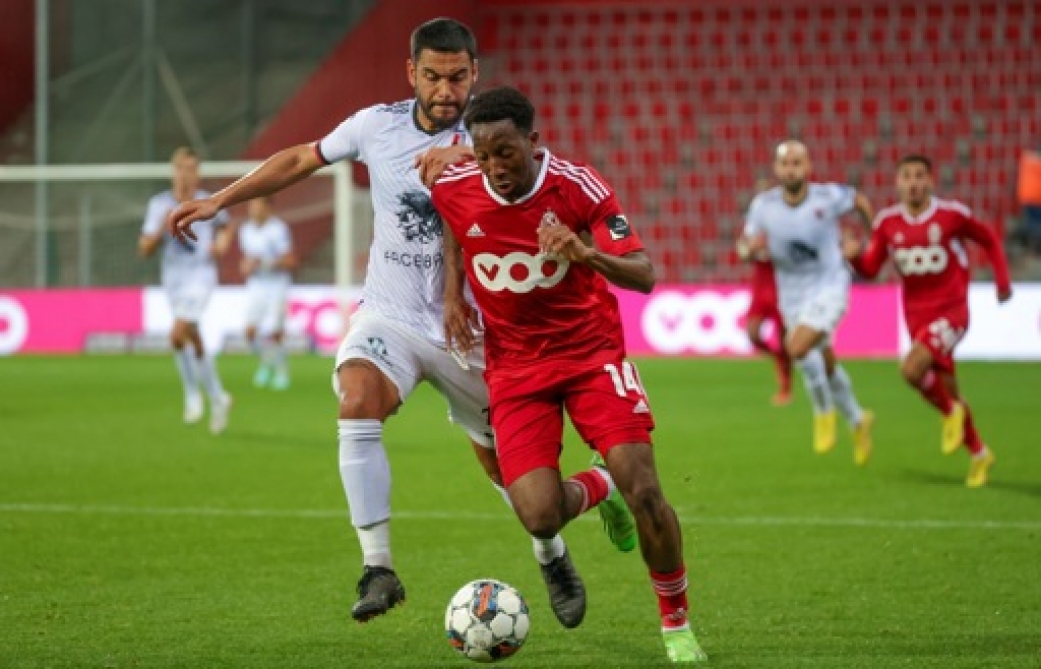 Le Standard de Liège prolonge le contrat de son jeune milieu de terrain ...