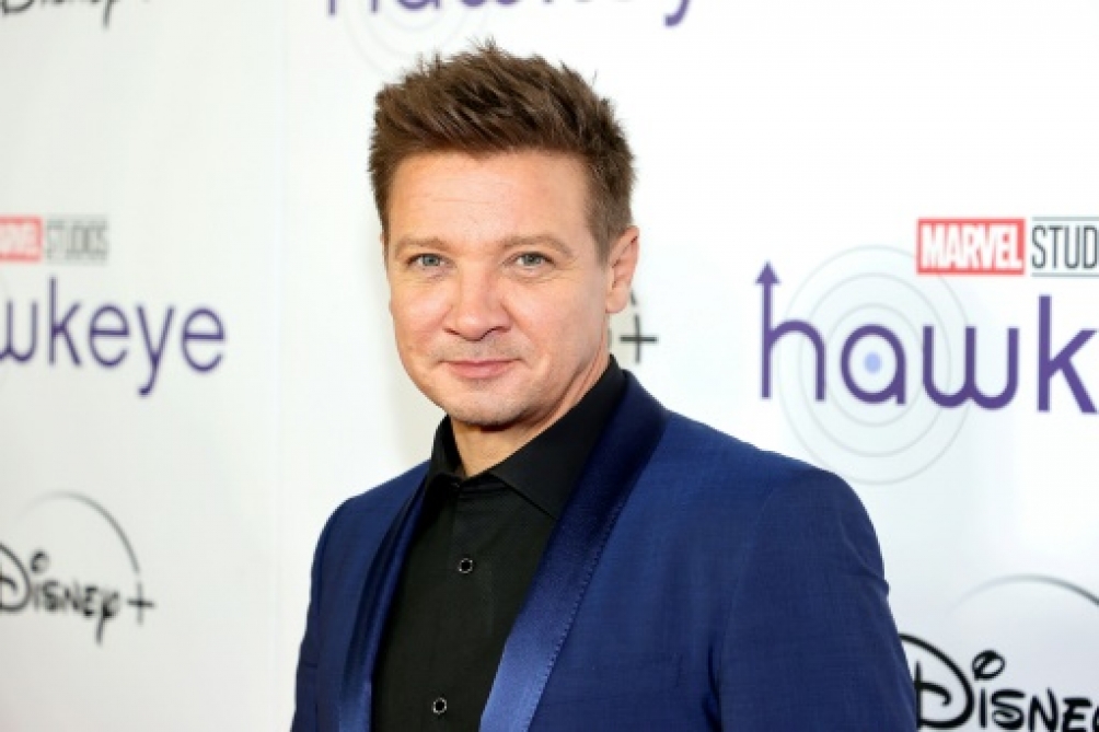 La star américaine Jeremy Renner se blesse grièvement en déneigeant ...