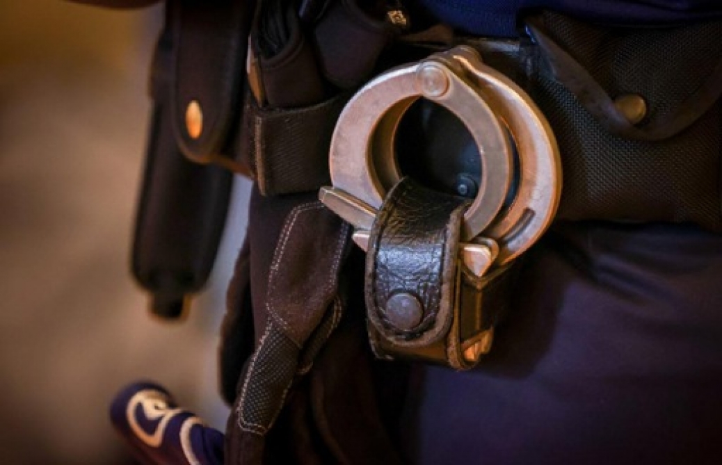 Le menottage des mineurs dorénavant limité aux situations strictement ...