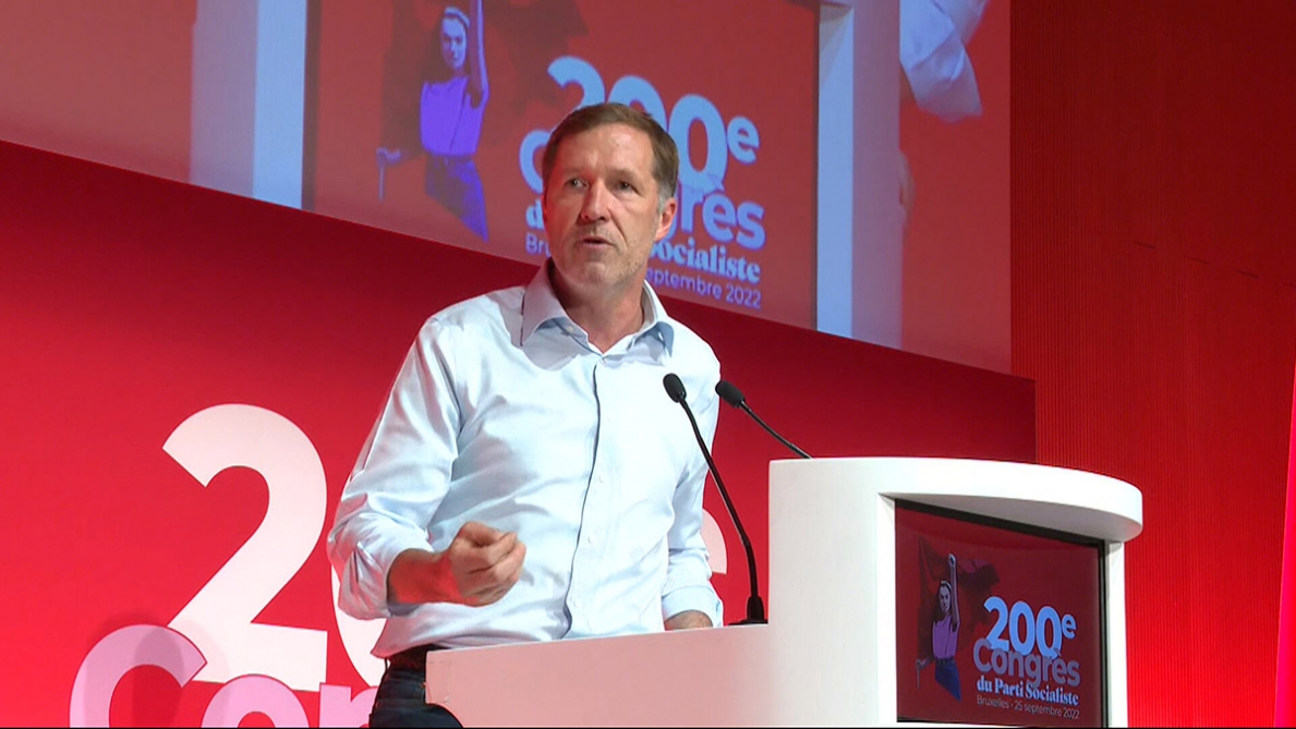 Paul Magnette réélu à la présidence du PS avec 93,5% des votes | RTL Info