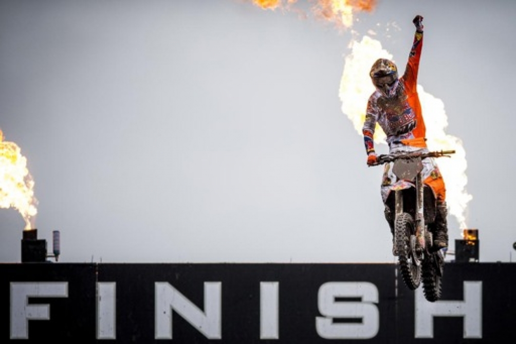 Avec une 101e victoire en carrière, Jeffrey Herlings égale le record de ...