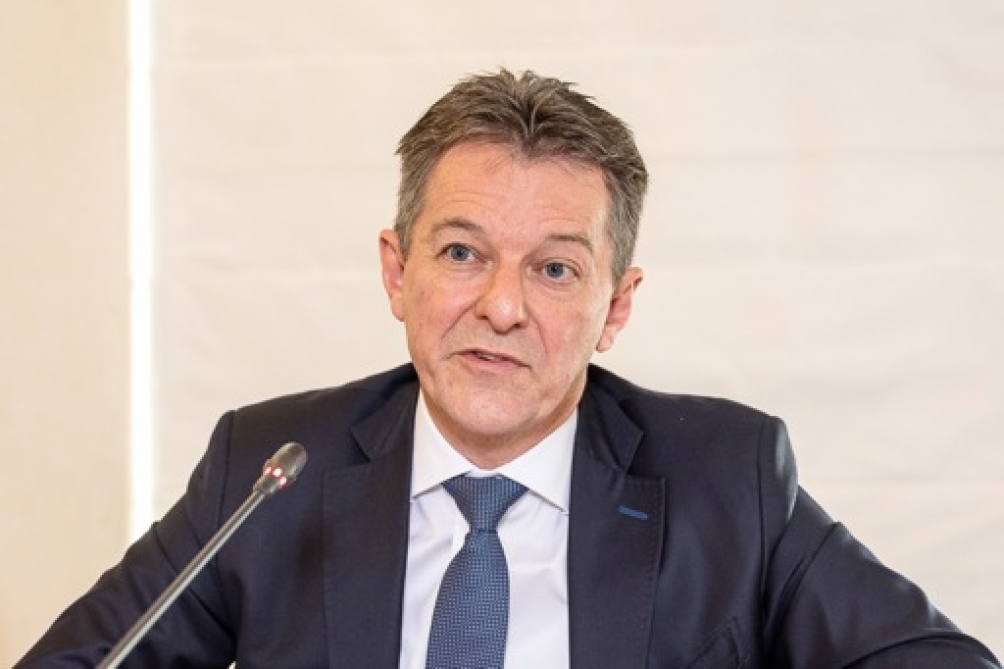 Le CEO de KBC a gagné 27% de plus en 2022 | RTL Info