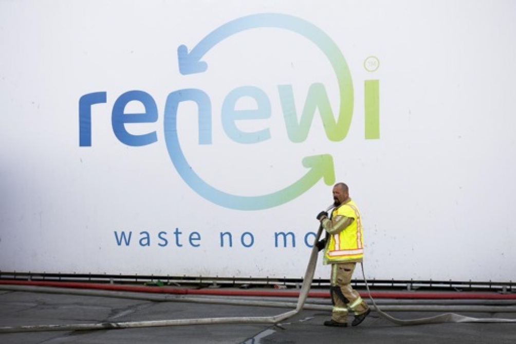 Renewi a inauguré la plus grande chaîne de tri de déchets du pays dans le port de Gand | RTL Info