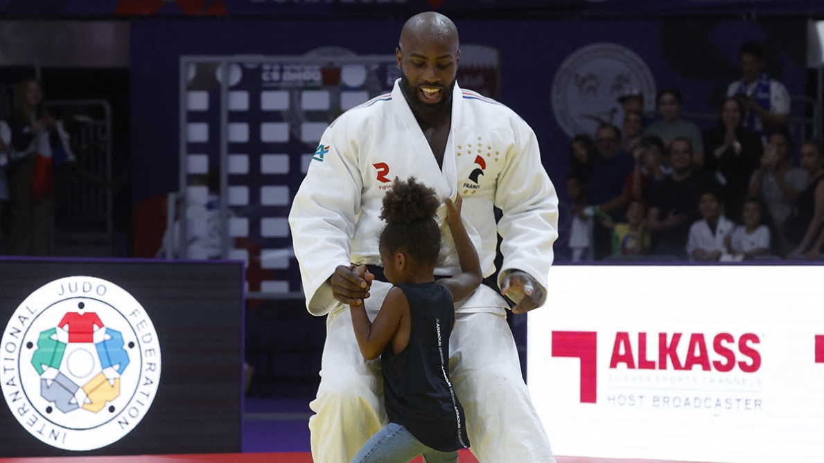 Un papa au grand coeur: après un nouveau titre, Teddy Riner s'amuse ...