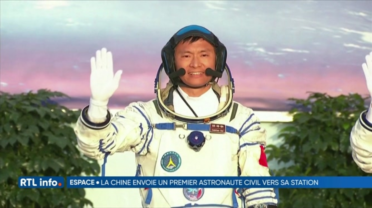 La Chine envoie dans l'espace son premier astronaute civil | RTL Info