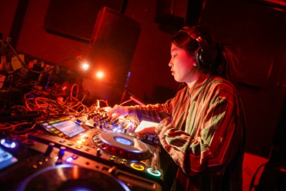 En Chine, des femmes DJ veulent casser les codes de la nuit | RTL Info