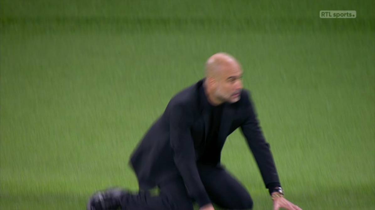 Pep Guardiola devient fou après une erreur de son équipe | RTL Info