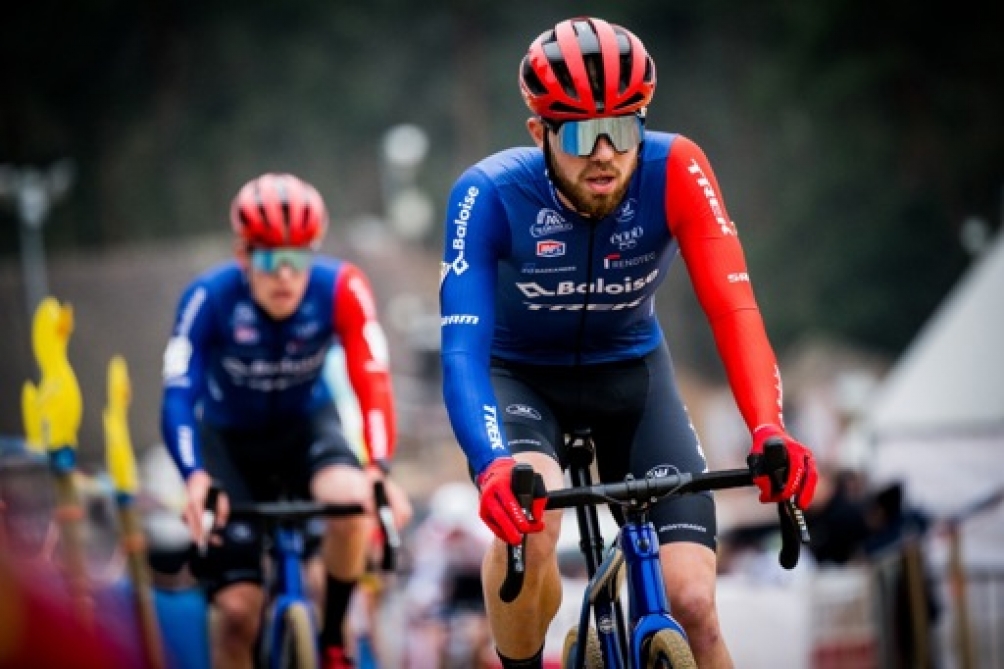 L'équipe Baloise Trek Lions abandonne la course après s'être fait voler ...