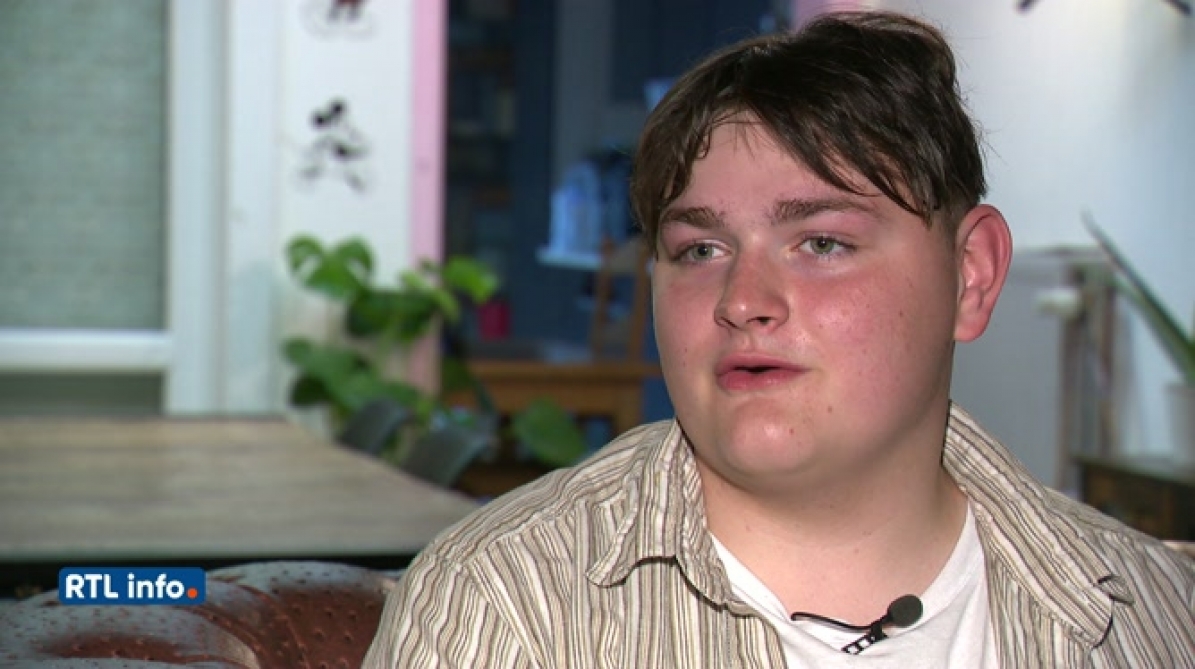 Noam souhaite intégrer une école d'esthétique mais il fait face à un ...