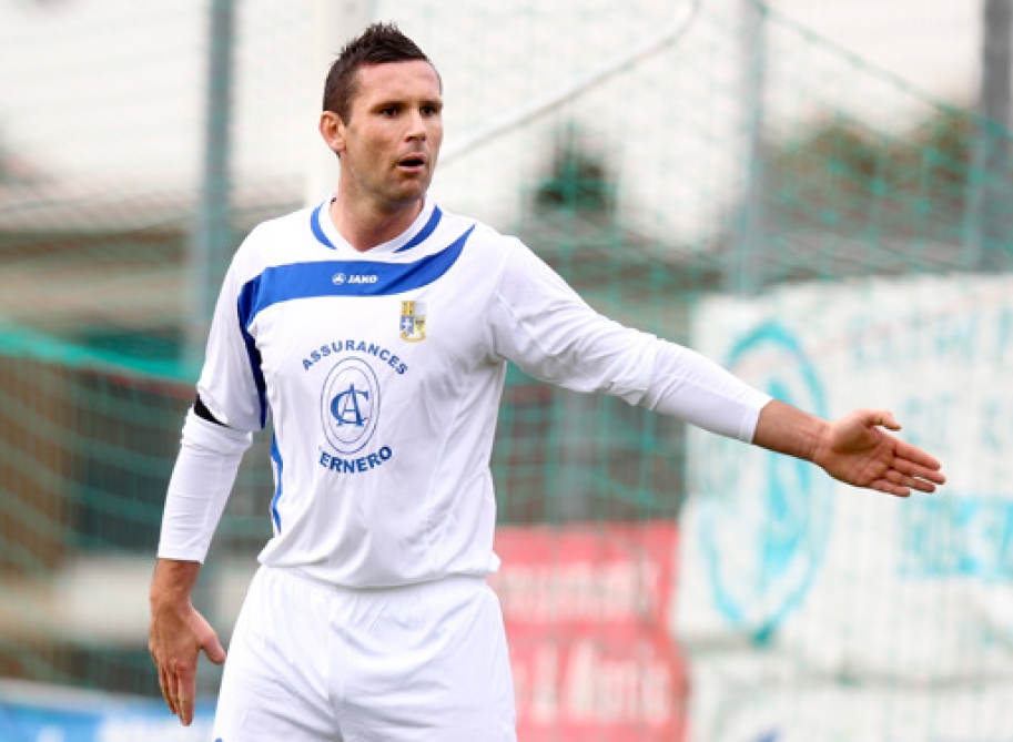 L'ancien Diable Rouge et buteur du RAEC Mons, Cédric Roussel, est ...