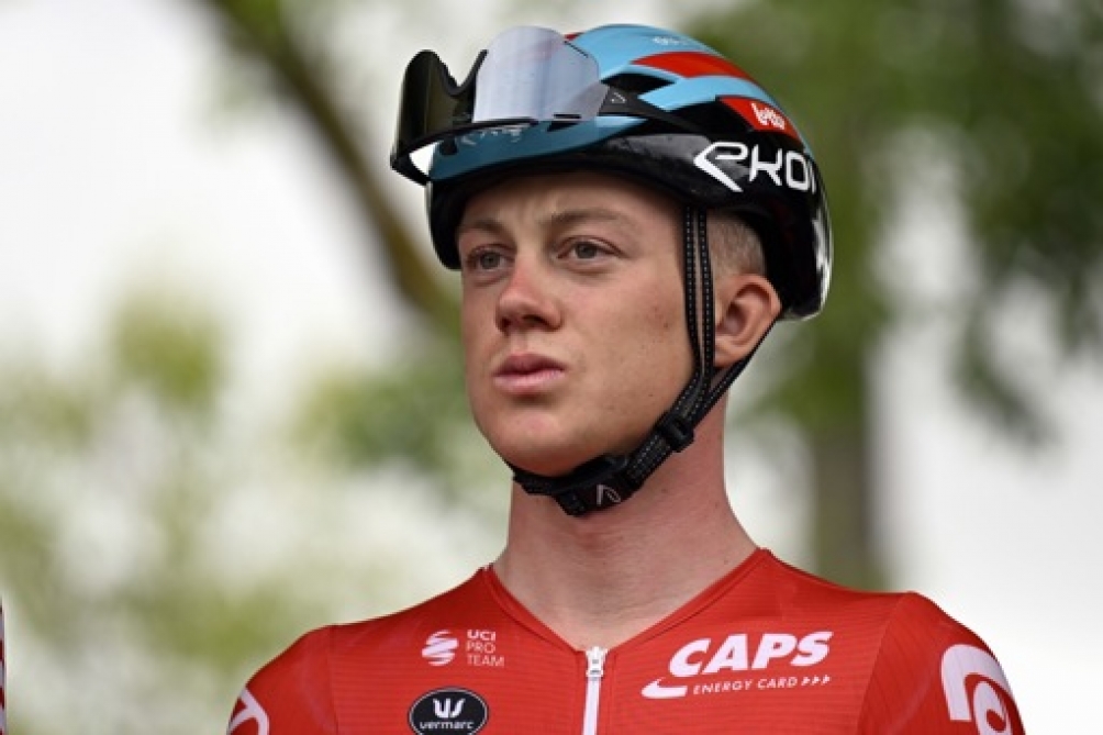 Maxim Van Gils chute lors d'une sortie d'entraînement, mais peut ...