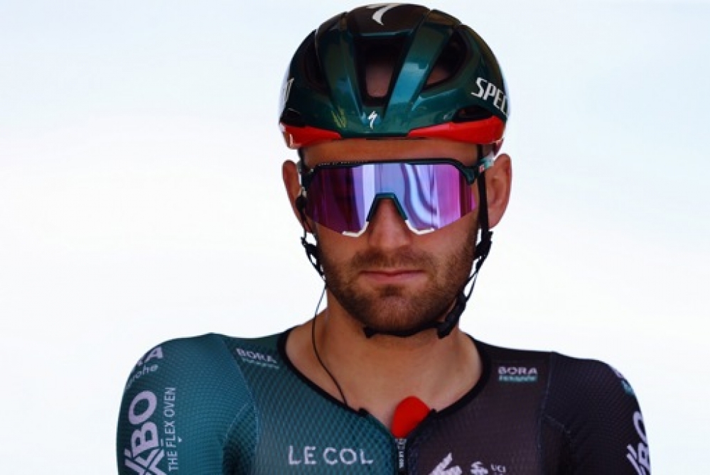 Jordi Meeus gagne sur les Champs-Élysées, Jonas Vingegaard gagne le ...