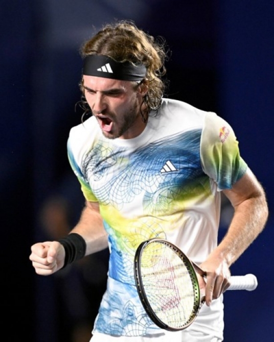 Stefanos Tsitsipas visera son premier titre de l'année face à Alex de Minaur | RTL Info