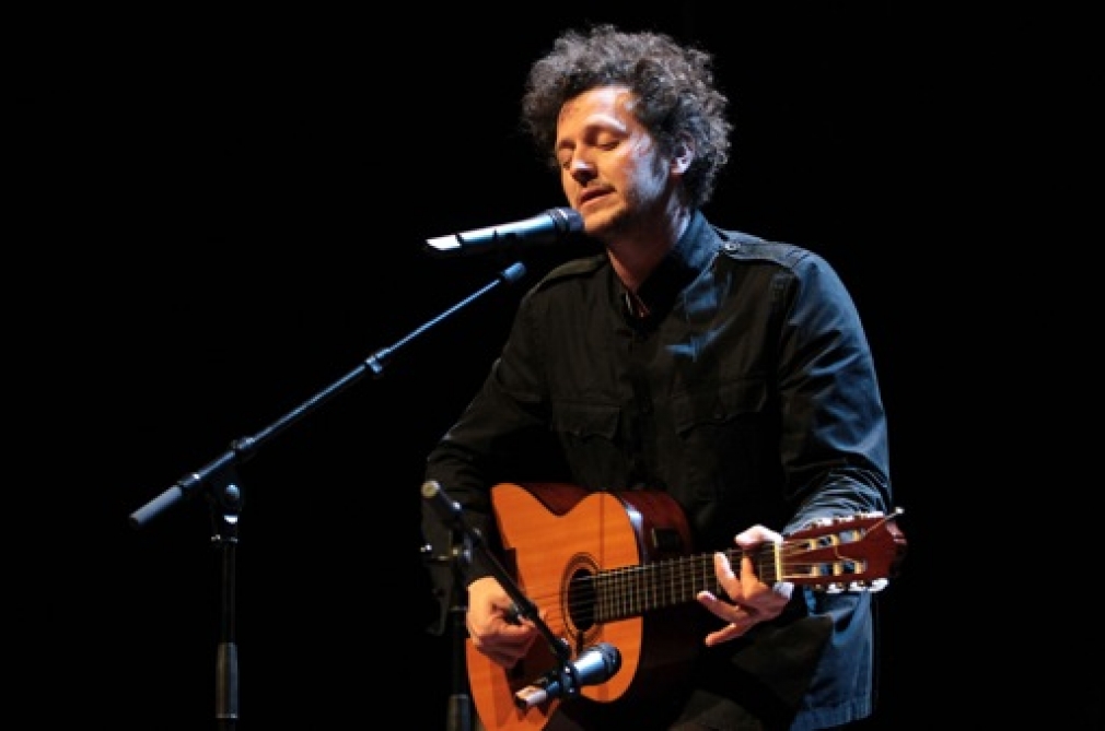 Quelque 1.700 personnes disent au revoir en musique au chanteur flamand ...