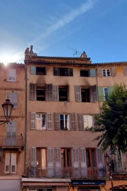 Incendie à Grasse: la piste de l'incendie volontaire privilégiée, un ... Incendie à Grasse: la piste de l'incendie volontaire privilégiée, un ...