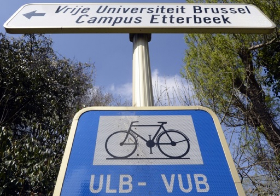 Des étudiants de la VUB modernisent une voiture ancêtre et la rendent ...