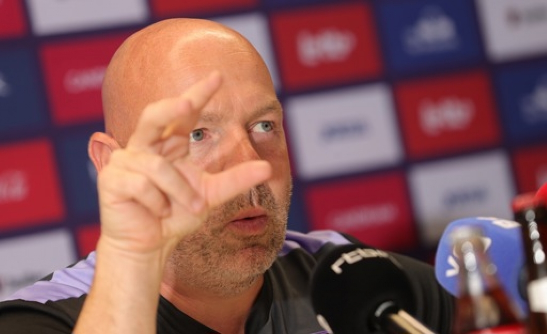 Pour Brian Riemer, le RSCA a "bâti son effectif" au cours d'un mercato ...