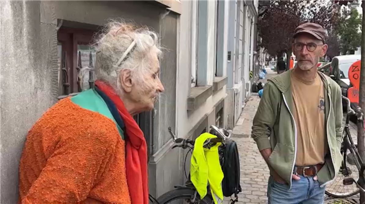 Mireille, 85 ans, va être expulsée de sa maison, vendue contre son gré ...