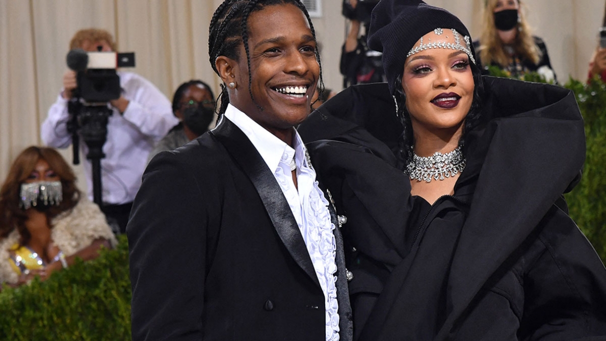 Rihanna et A$AP Rocky posent pour la toute première fois avec leurs ...
