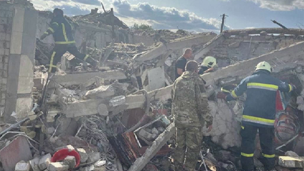 Guerre en Ukraine: au moins 49 morts dans une frappe russe sur un ... Guerre en Ukraine: au moins 49 morts dans une frappe russe sur un ...