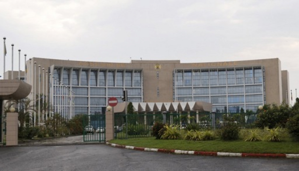 L'instigateur du coup d'État au Gabon intronise un nouveau parlement ...