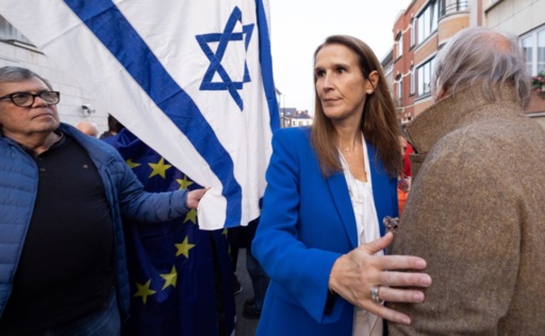 Près de 1.000 personnes se sont rassemblées pour soutenir le peuple ...