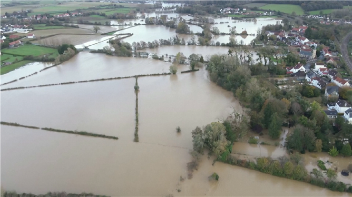 Inondations dans le Pas-de-Calais près de Boulogne-sur-Mer et Saint ...