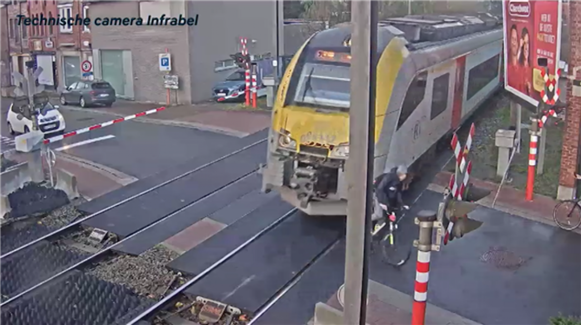 Infrabel's New Safety Measures at Level Crossings: 1711 Emergency ...