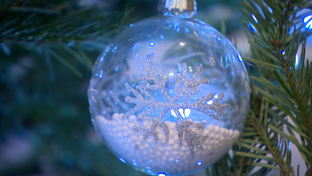 Connaissez-vous l'origine des boules de Noël? Voici leur surprenante ...