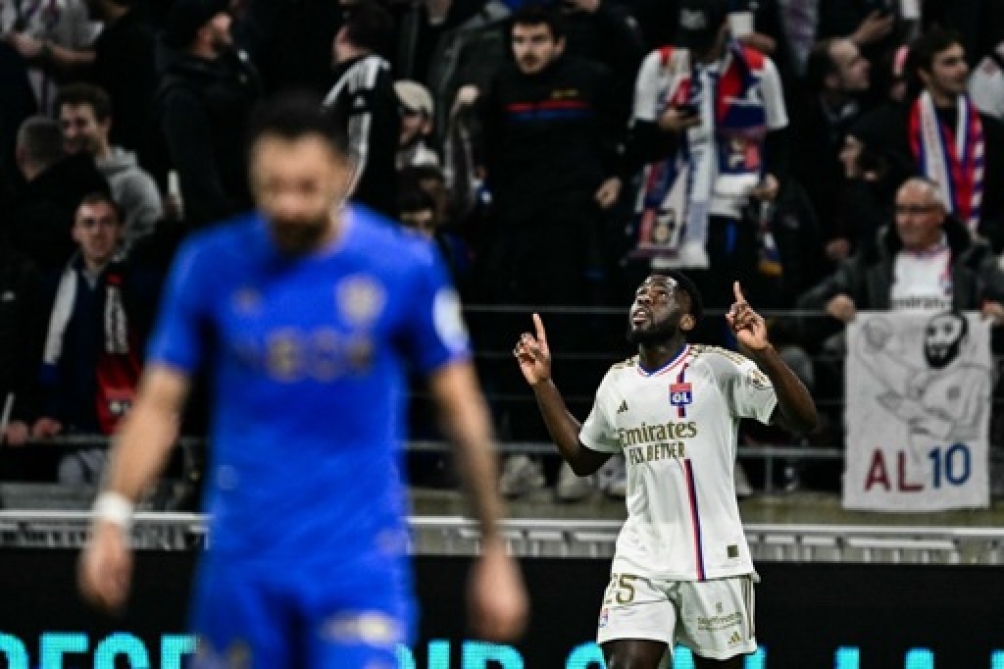 Orel Mangala ouvre son compteur pour Lyon, qui confirme son renouveau ...