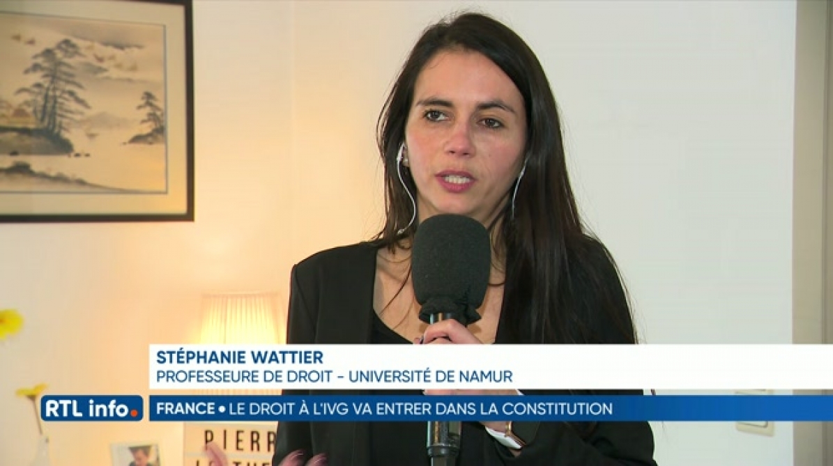 Analyse de Stéphanie Wattier au sujet de l'inscription de l'IVG dans la Constitution | RTL Info