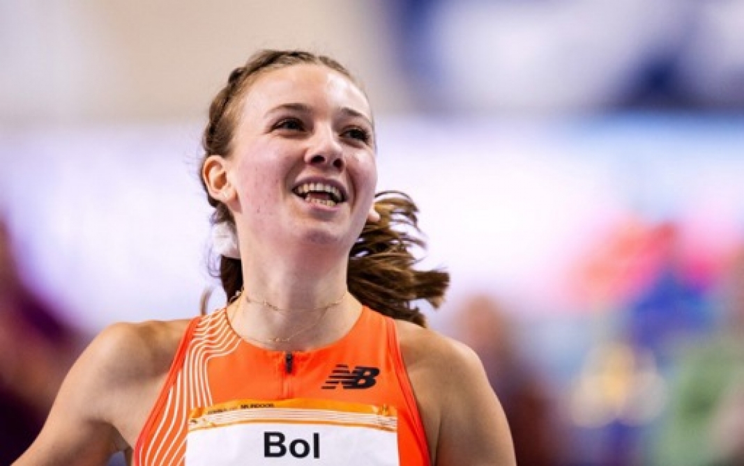 Femke Bol bat son record du monde du 400 m en salle | RTL Info