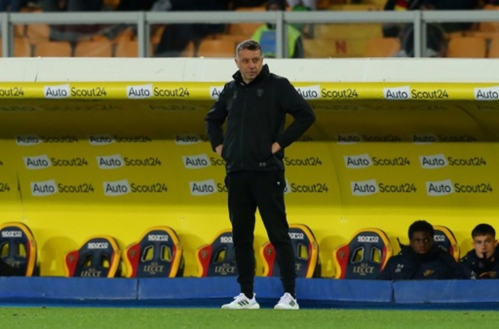 Roberto D'Aversa suspendu quatre matches pour son coup de tête sur ...