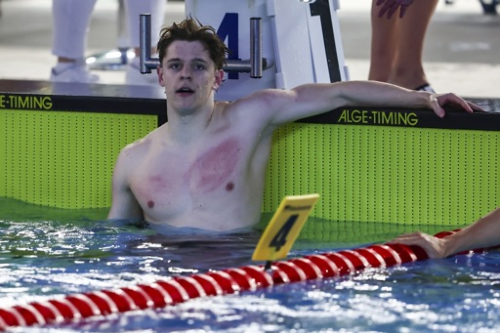 Stan Franckx bat le record de Belgique du 50m dos en 25.20 | RTL Info