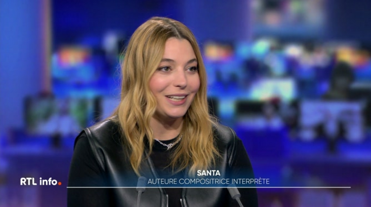 La chanteuse Santa était de passage dans nos studios | RTL Info
