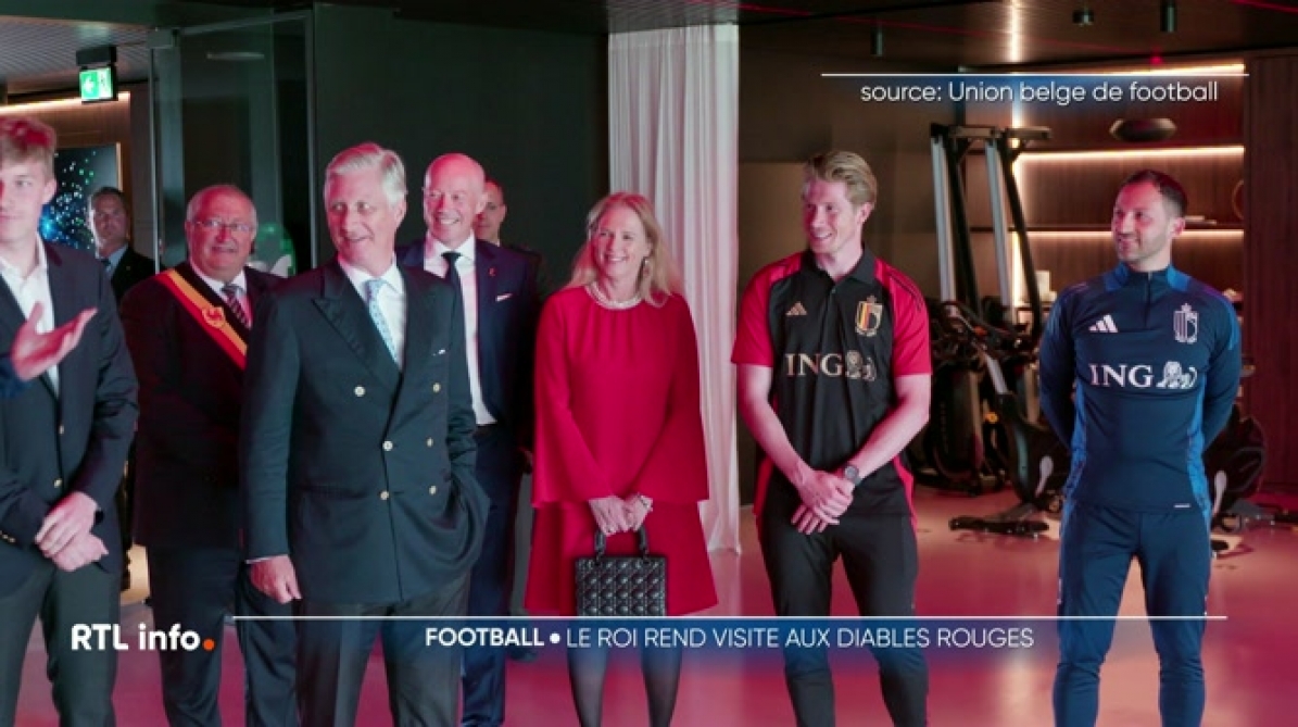 Le roi Philippe et le prince Emmanuel ont rendu visite aux Diables ...