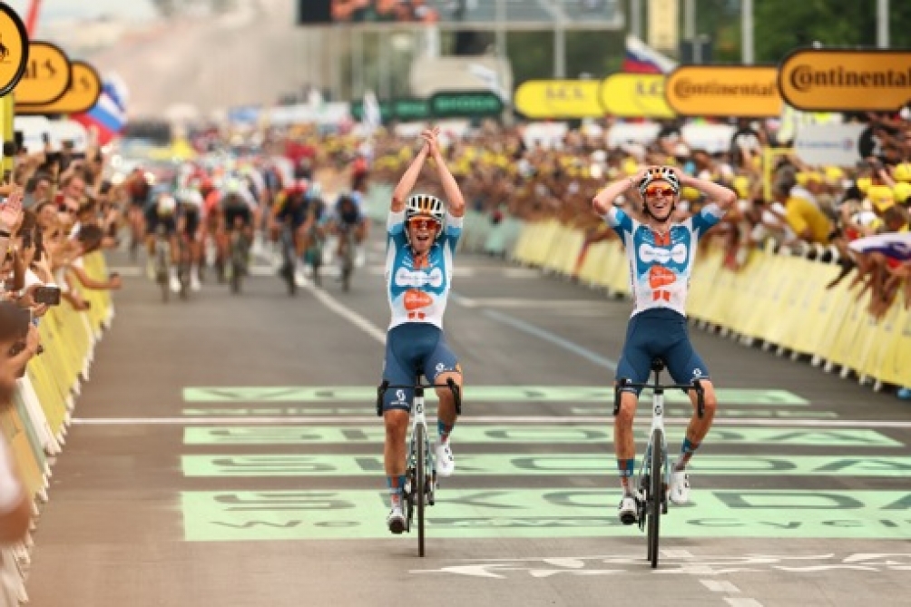 Le Français Romain Bardet gagne et prend le maillot jaune "à l'instinct ...