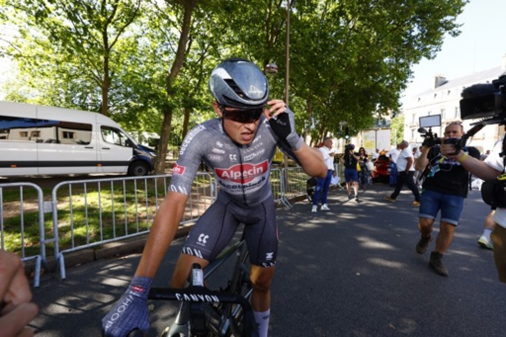Van Aert accepte les excuses de Philipsen sur les réseaux sociaux | RTL ...